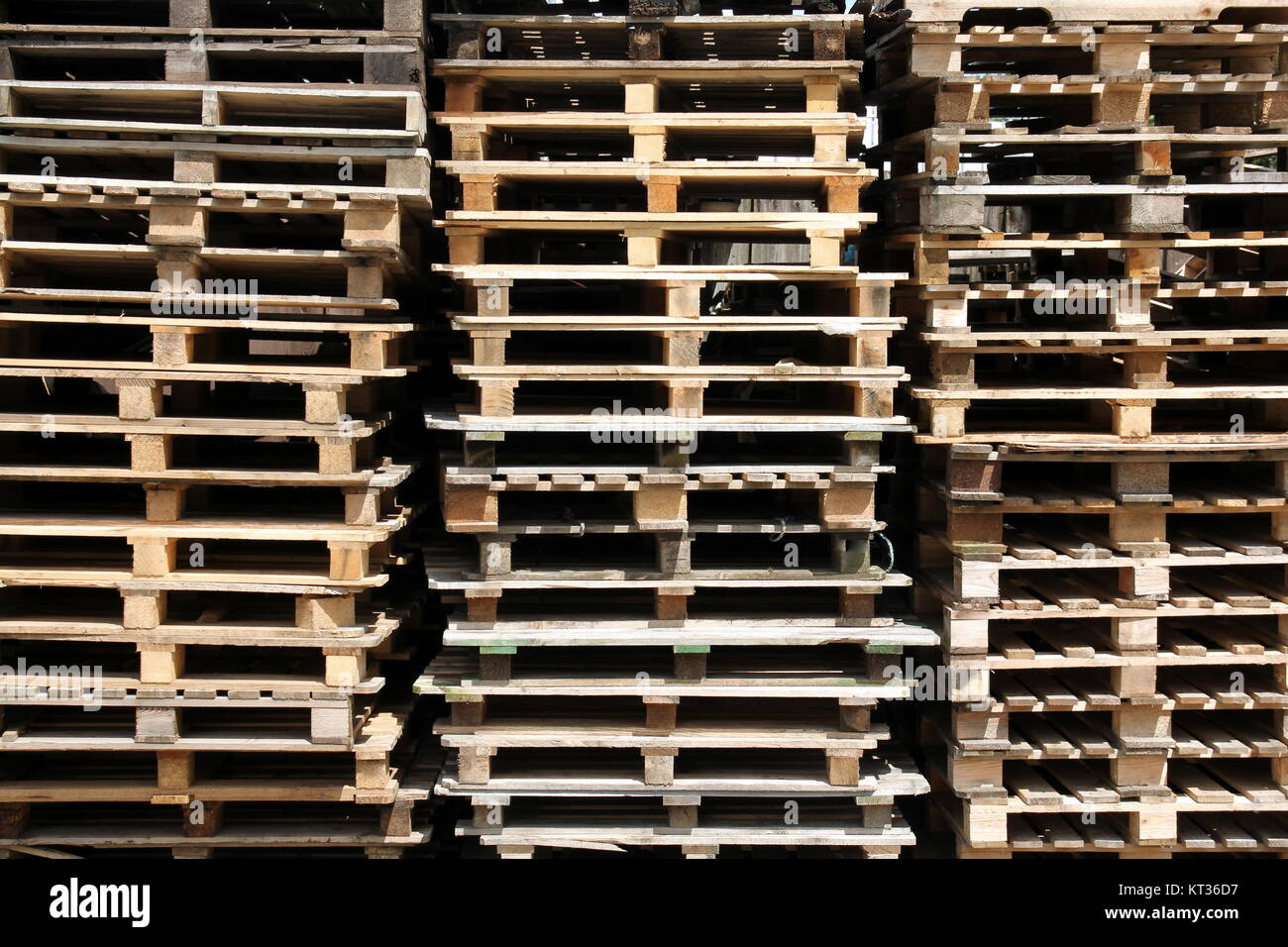 stacked wooden pallets Stock Photo - Alamy