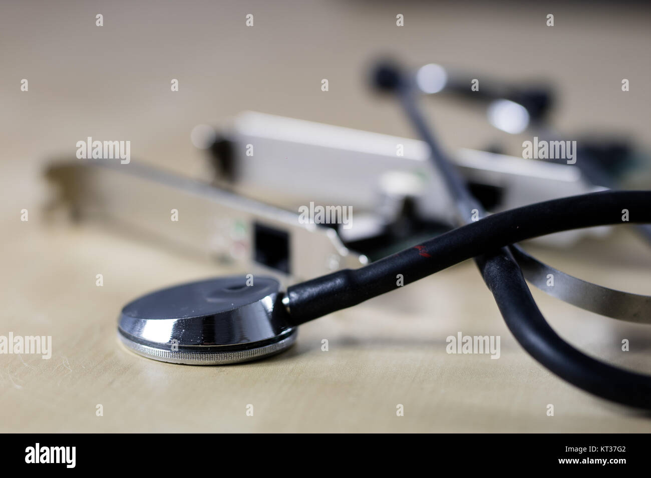 Computer treatment on a computer service. Repair and diagnostics of ...