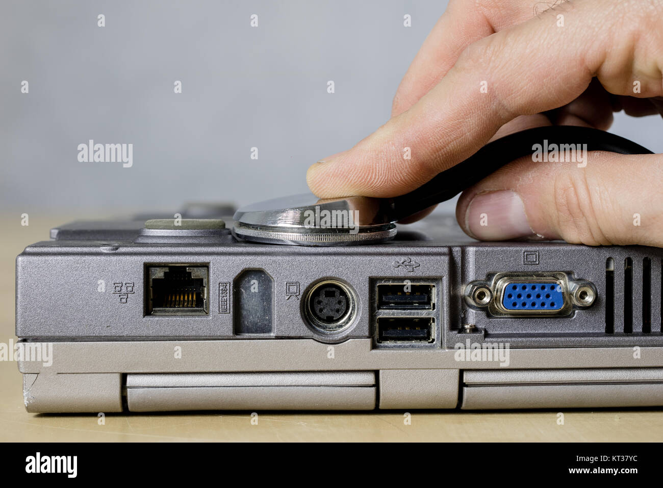 Computer treatment on a computer service. Repair and diagnostics of ...