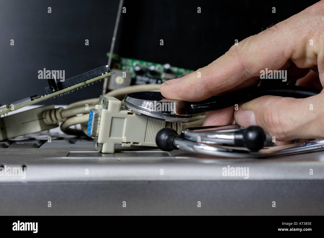 Computer treatment on a computer service. Repair and diagnostics of ...