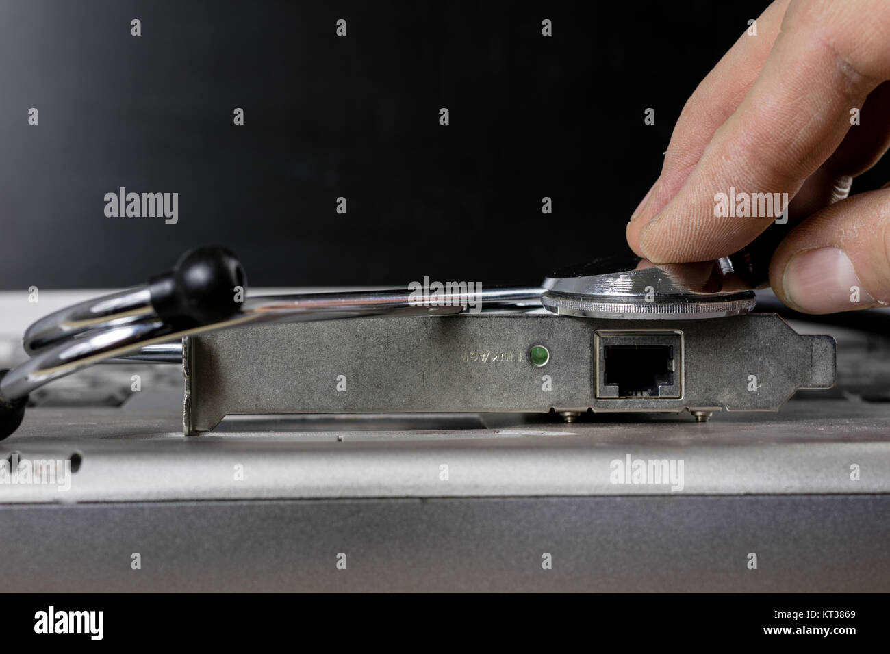 Computer treatment on a computer service. Repair and diagnostics of ...