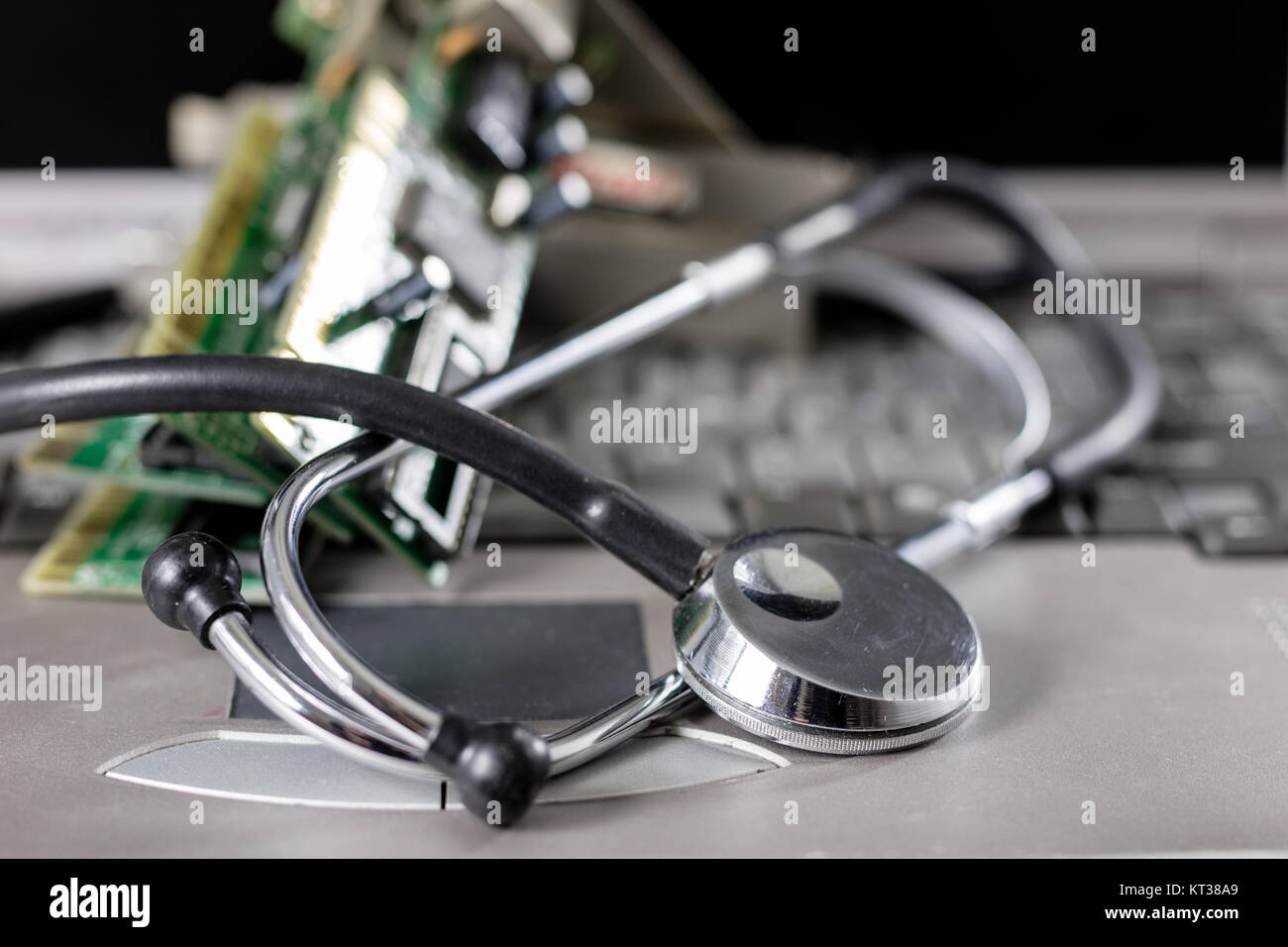 Computer treatment on a computer service. Repair and diagnostics of ...