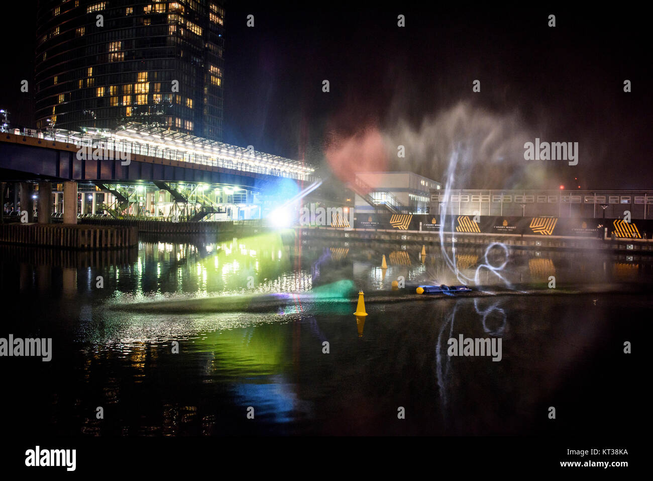 Water Wall by Andrew Bernstein and Gregory St. Pierre at Canary Wharf ...
