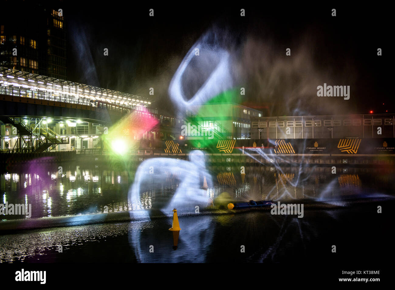 Water Wall by Andrew Bernstein and Gregory St. Pierre at Canary Wharf ...