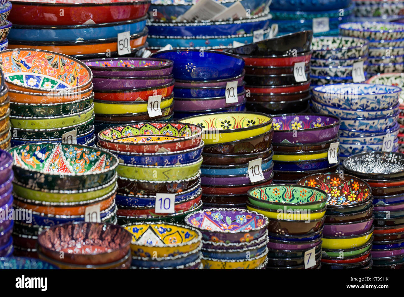 Traditional Turkish ceramics on the Grand Bazaar Stock Photo - Alamy