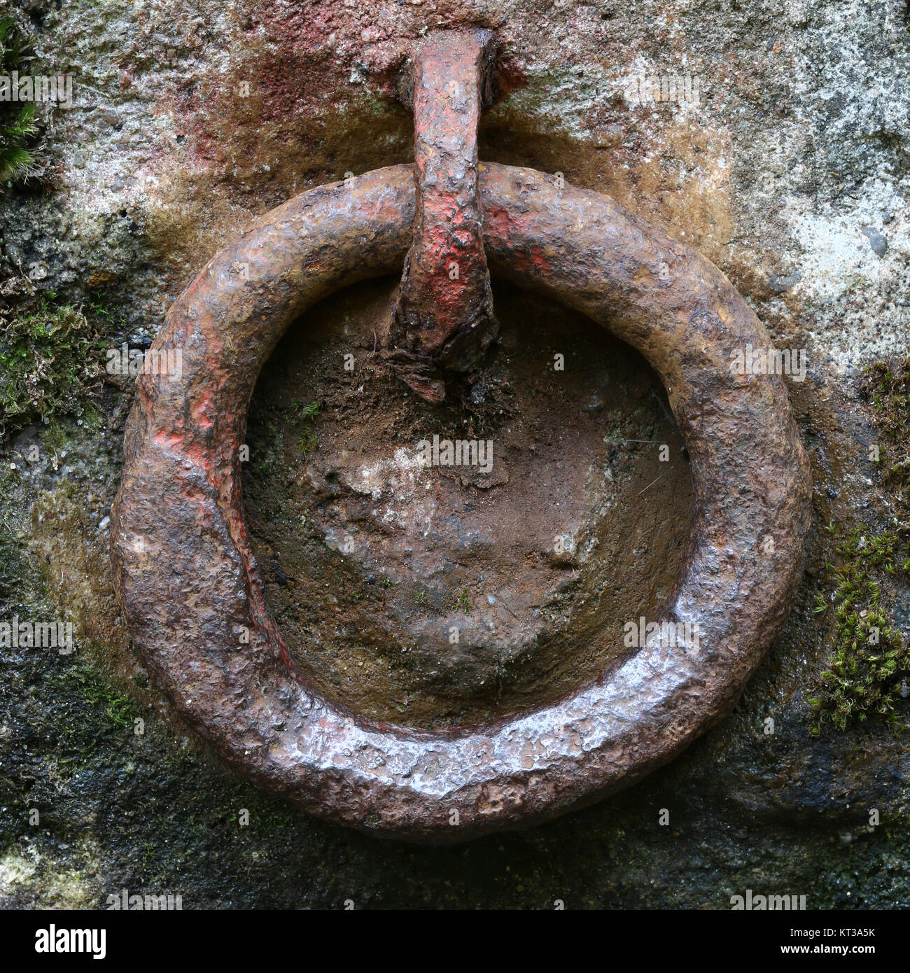 Old rusty iron ring for gripping - detail Stock Photo - Alamy