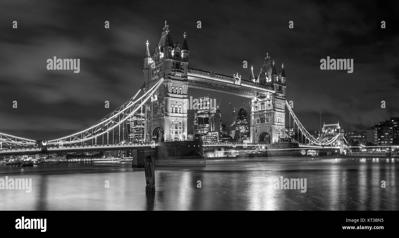 London - The Tower Bride and skyscrapers in evening dusk Stock Photo ...