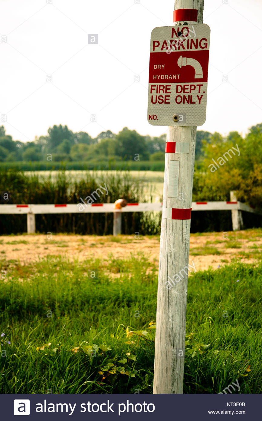 Fire Department Access Sign Stock Photos & Fire Department Access Sign ...