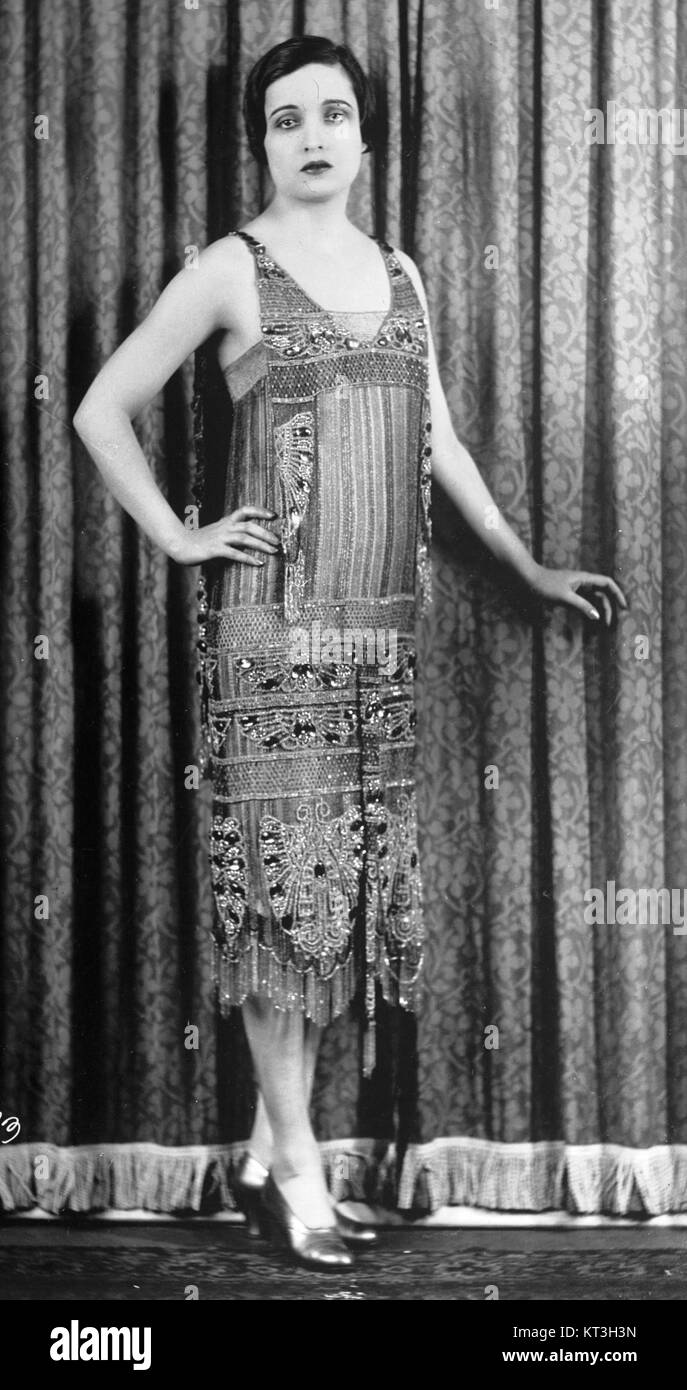 A crop of a full photograph from Alice Joyce in 1926, capturing a ...