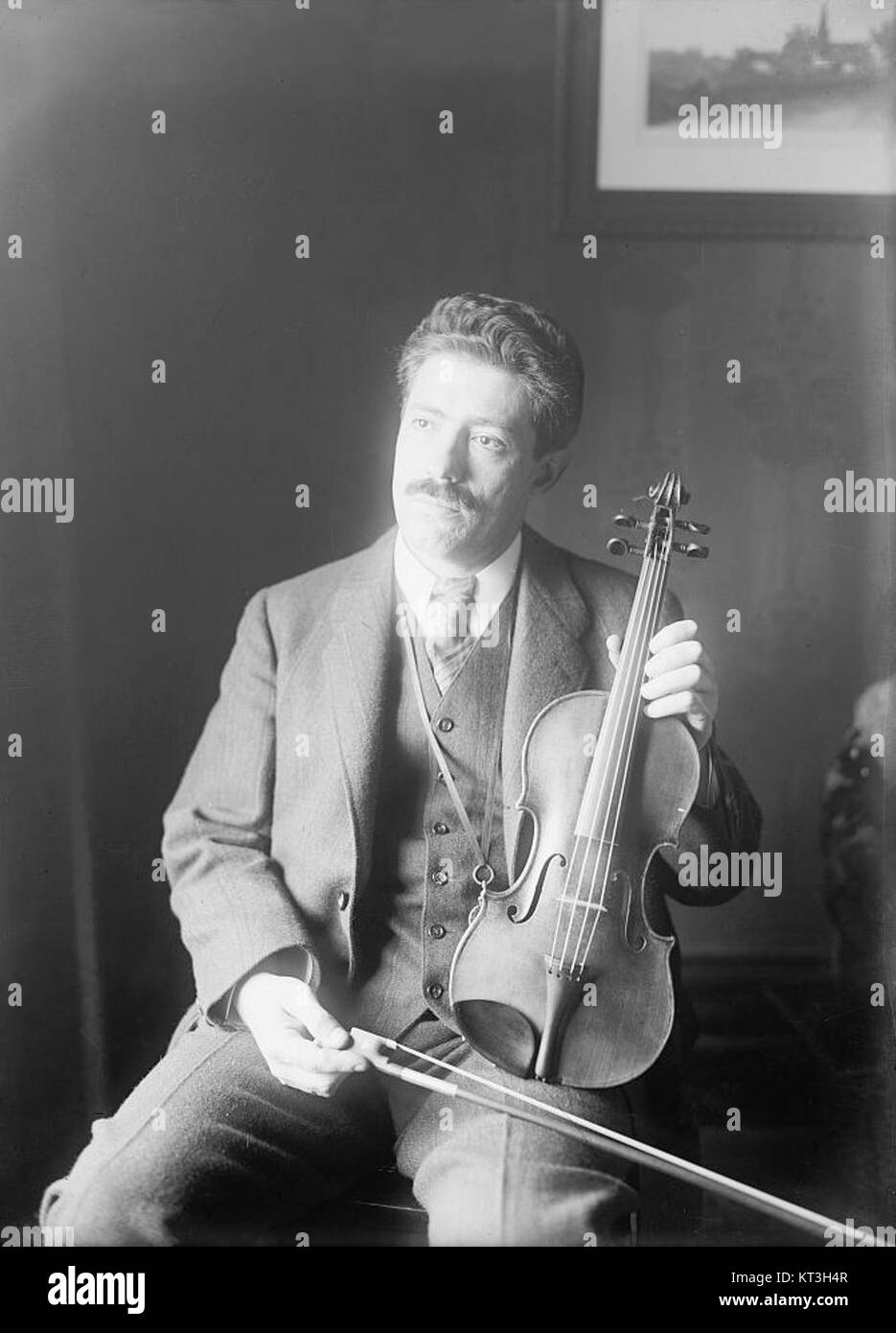 Violin violinist musician hi-res stock photography and images - Alamy
