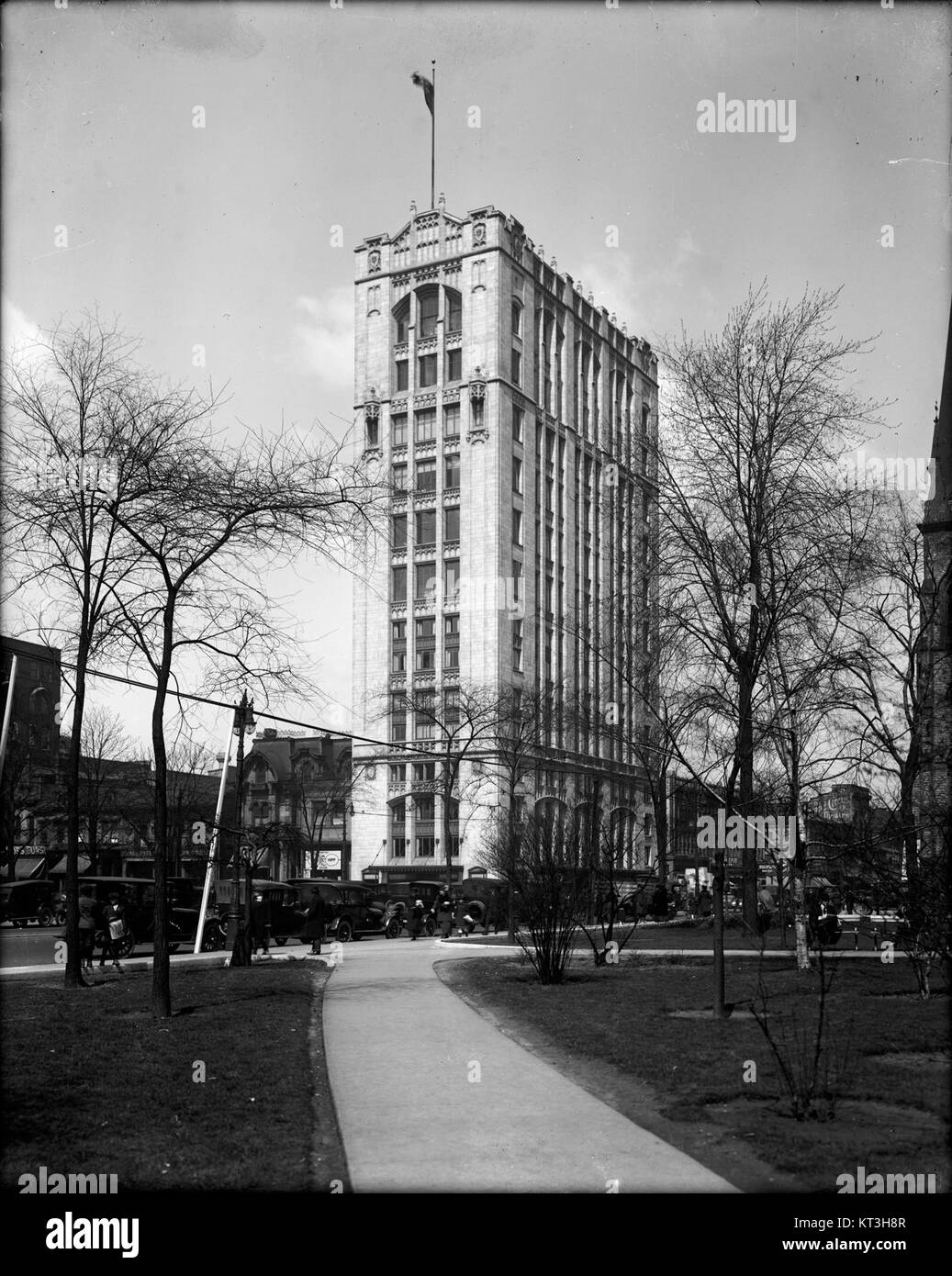 Vintage style building stands hi-res stock photography and images - Alamy