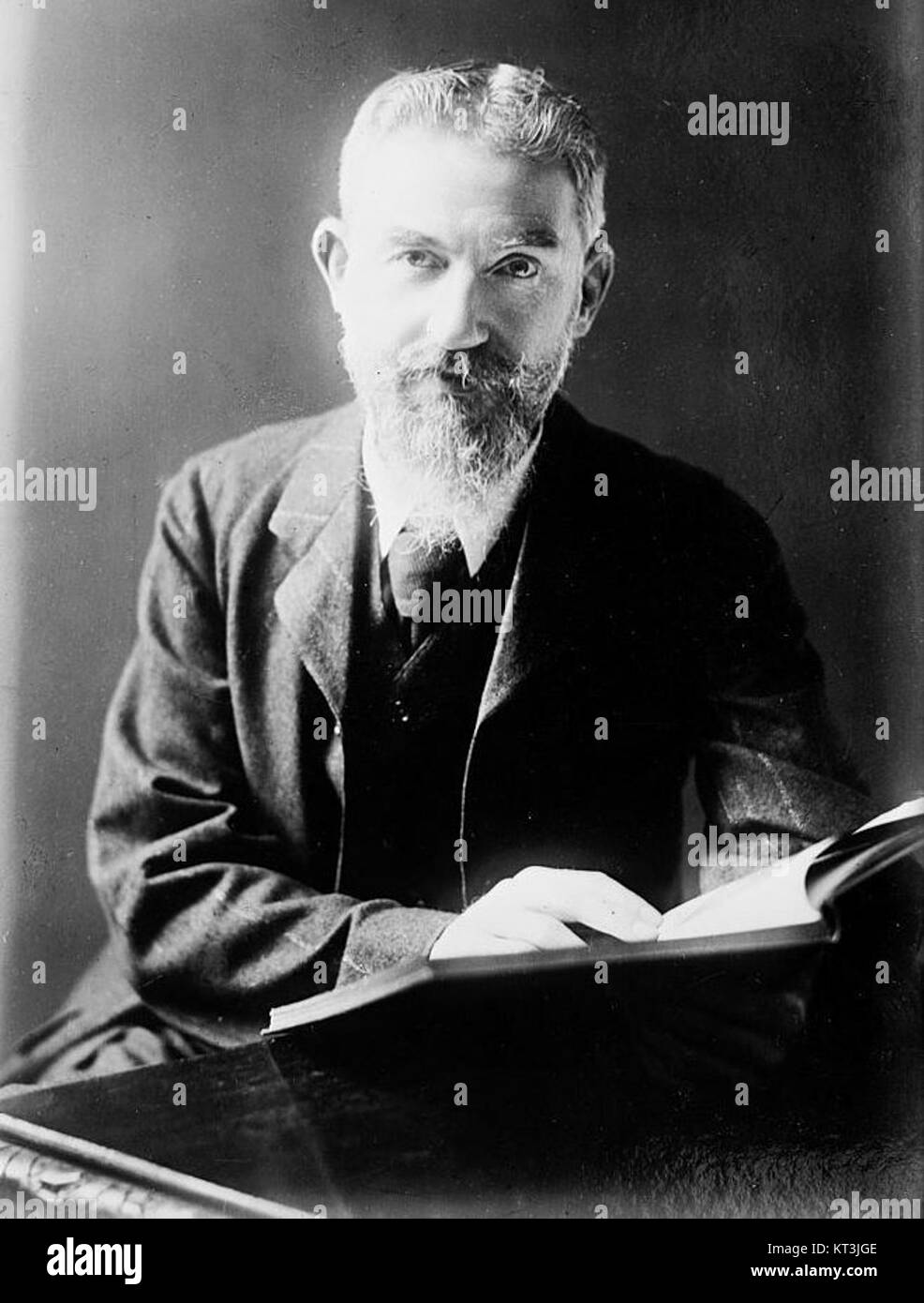 George bernard shaw hi-res stock photography and images - Alamy