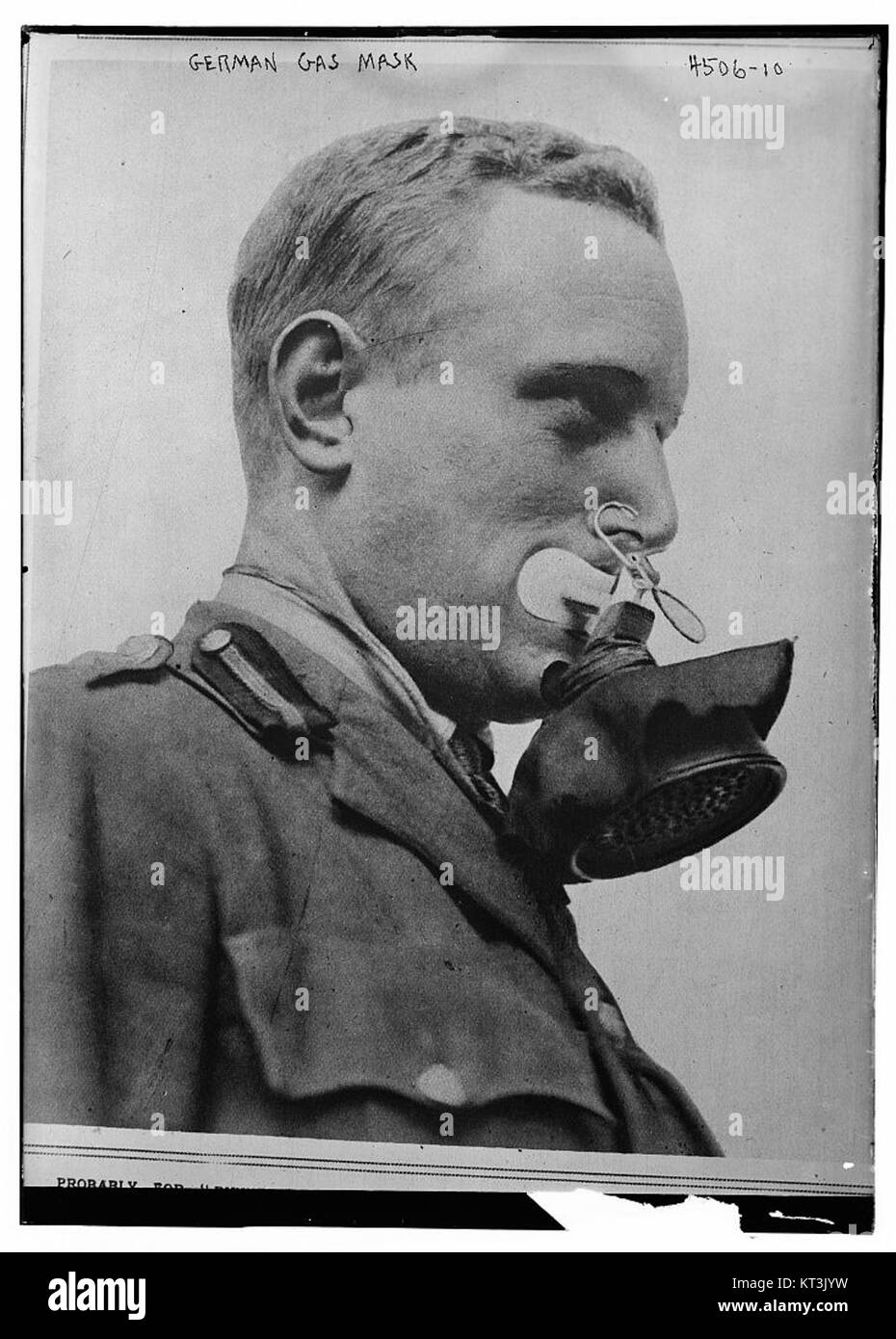 Ww2 gas mask hi-res stock photography and images - Alamy