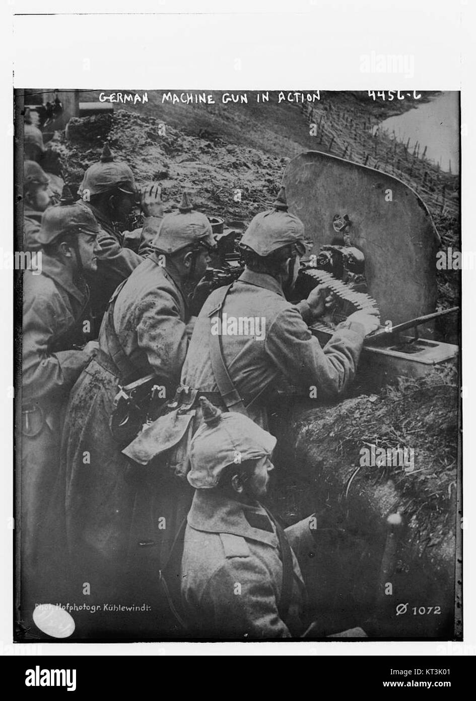 German soldiers with machine gun hi-res stock photography and images ...