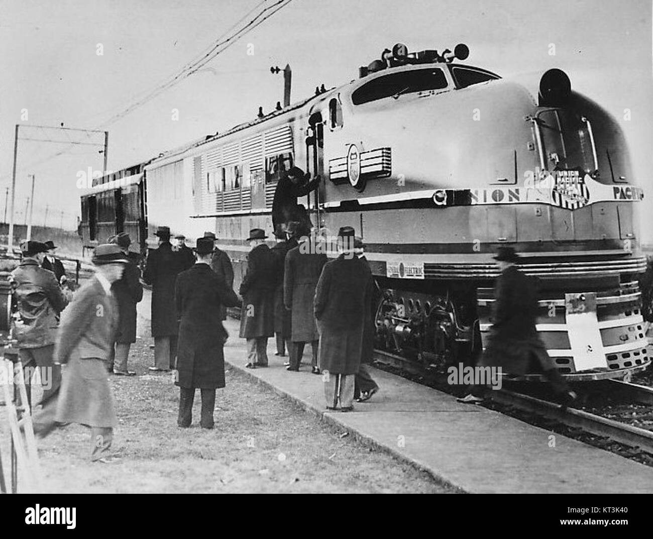 This image shows a 1938 test run of a GE steam turbine locomotive ...