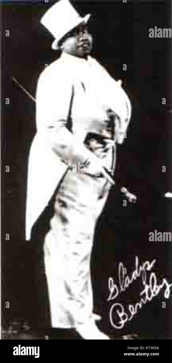 Gender roles in music hi-res stock photography and images - Alamy