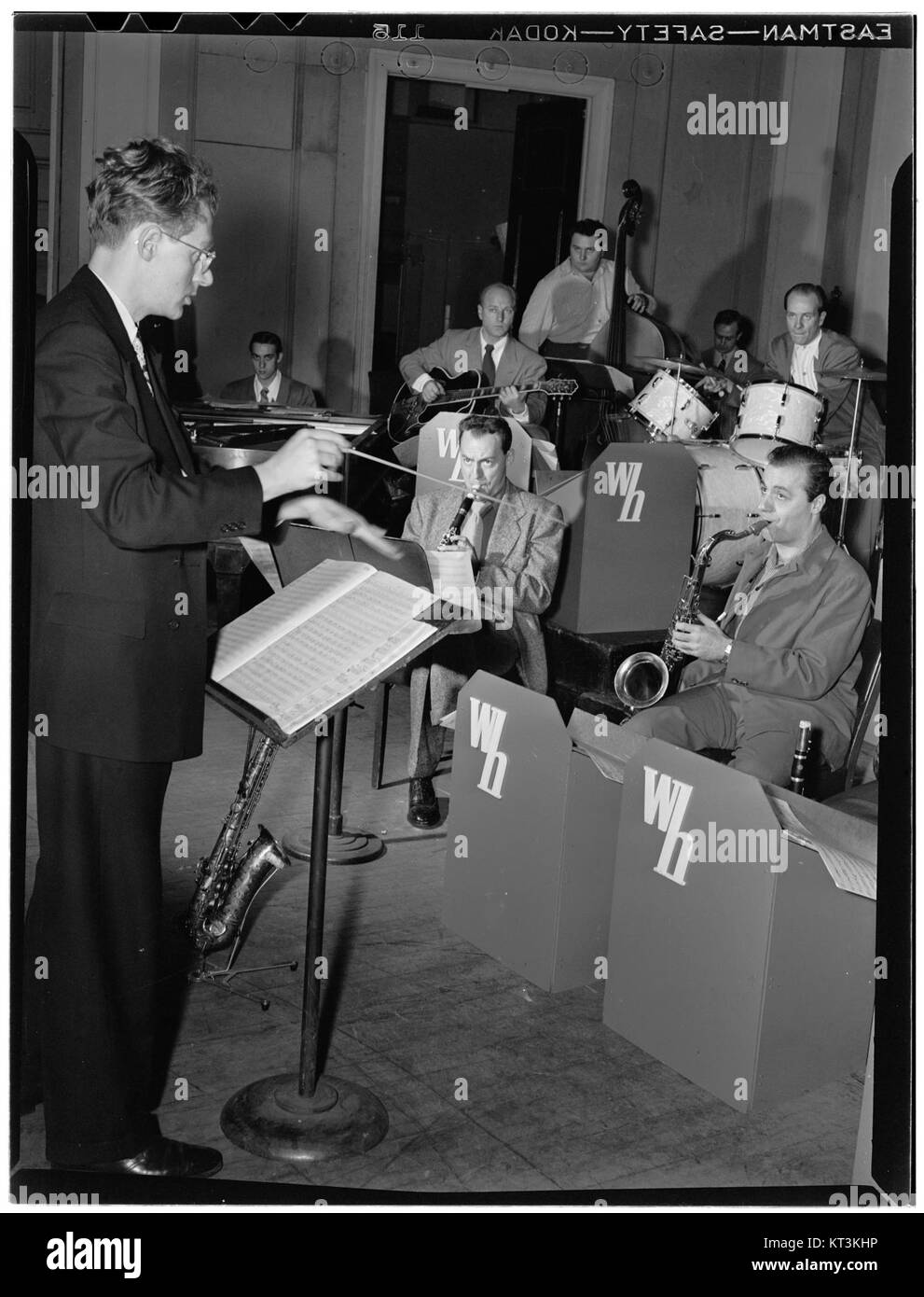 Showcases multiple figures hi-res stock photography and images - Alamy