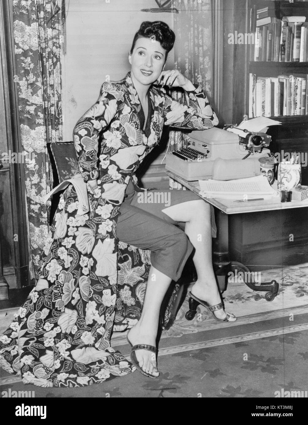 Burlesque entertainment Black and White Stock Photos & Images - Alamy