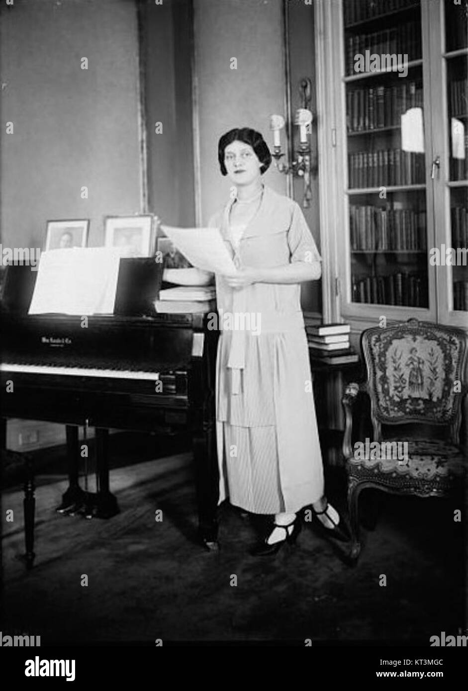 Soprano repertoire Black and White Stock Photos & Images - Alamy