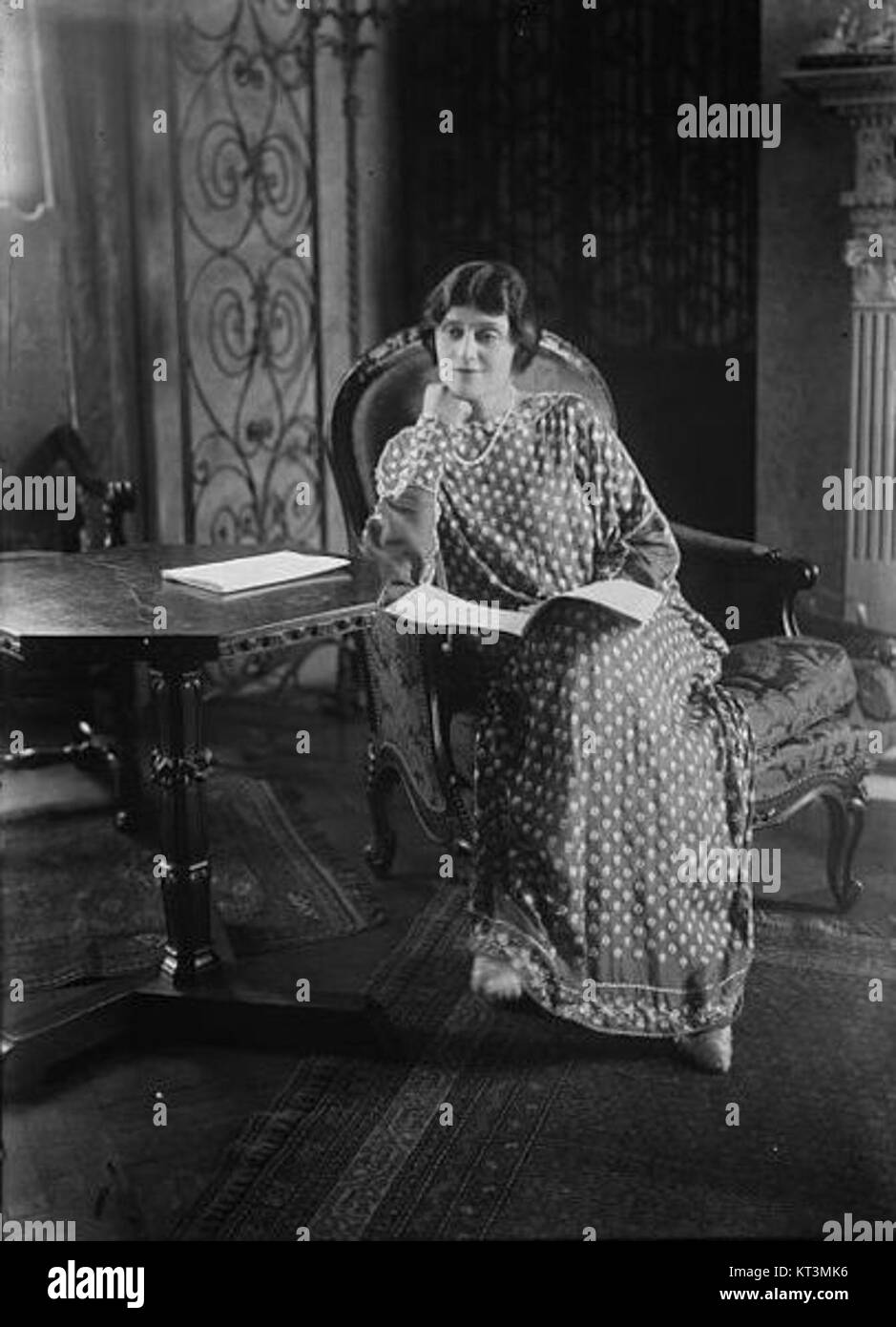Alma Gluck was a renowned Romanian-born soprano, famous for her ...