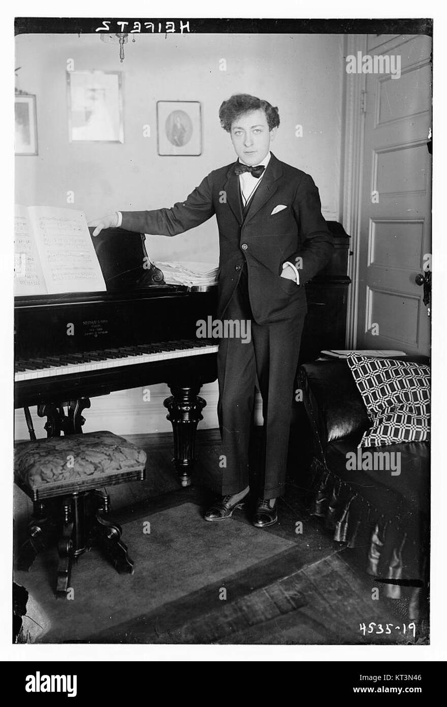This image features a performance by the renowned violinist Jascha ...