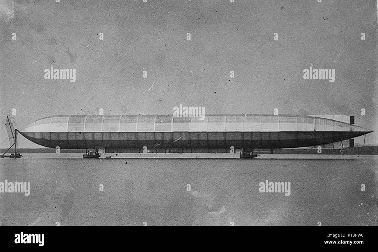 Image of the HMA No. 1 (Mayfly), a British airship from 1911 ...