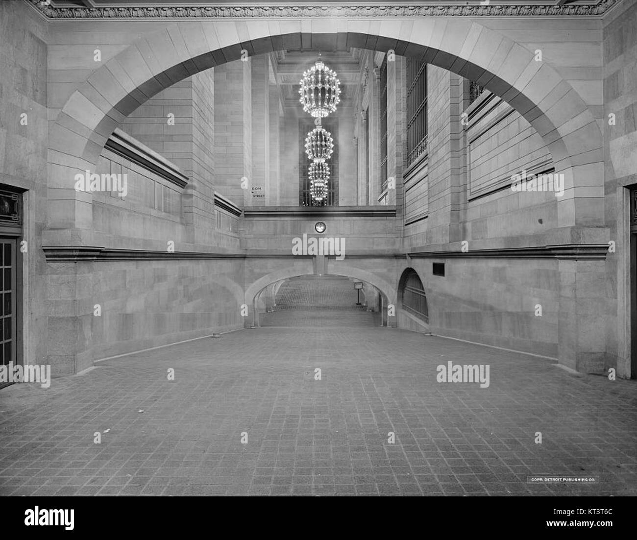 Incline from subway to suburban concourse, Grand Central Terminal Stock ...