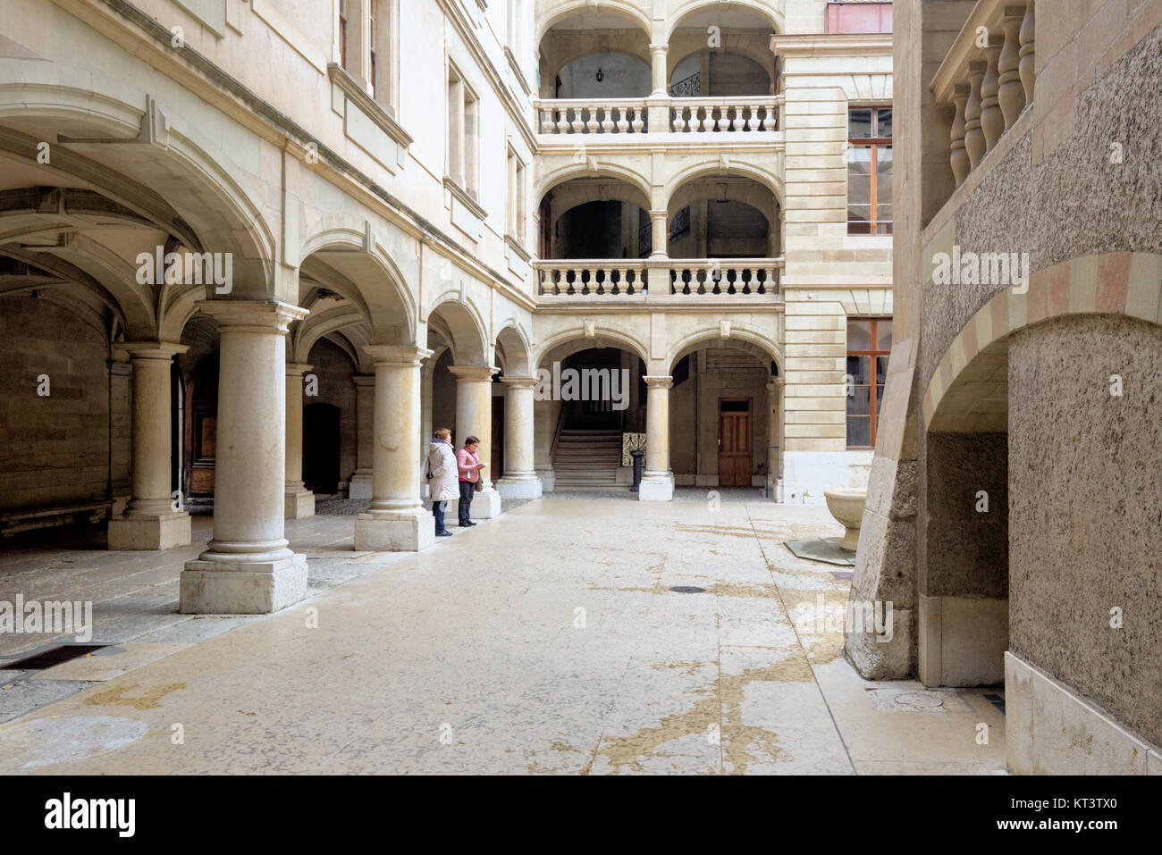 Courtyard stairway hi-res stock photography and images - Alamy