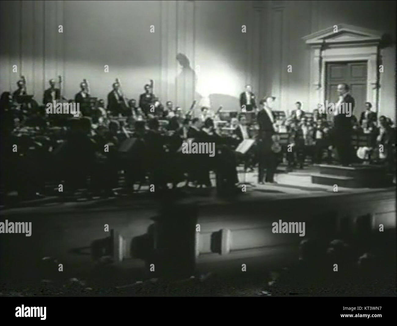 In 1947, violinist Jascha Heifetz and conductor Fritz Reiner performed ...