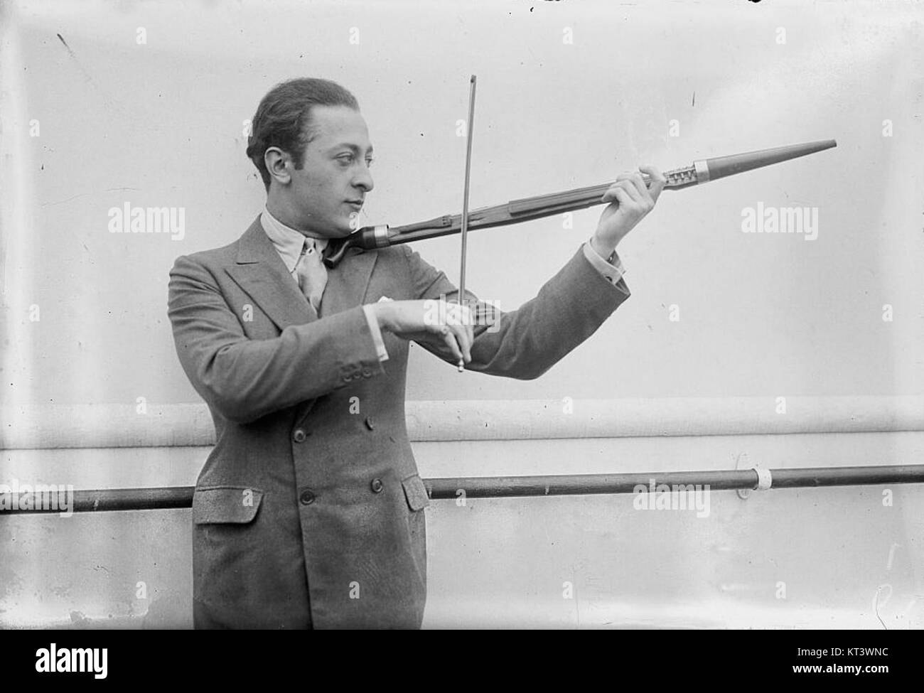 Playing classical violin Black and White Stock Photos & Images - Alamy