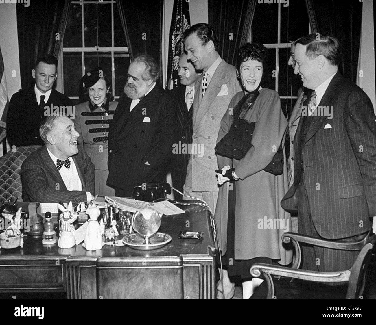 War era celebrities Black and White Stock Photos & Images - Alamy