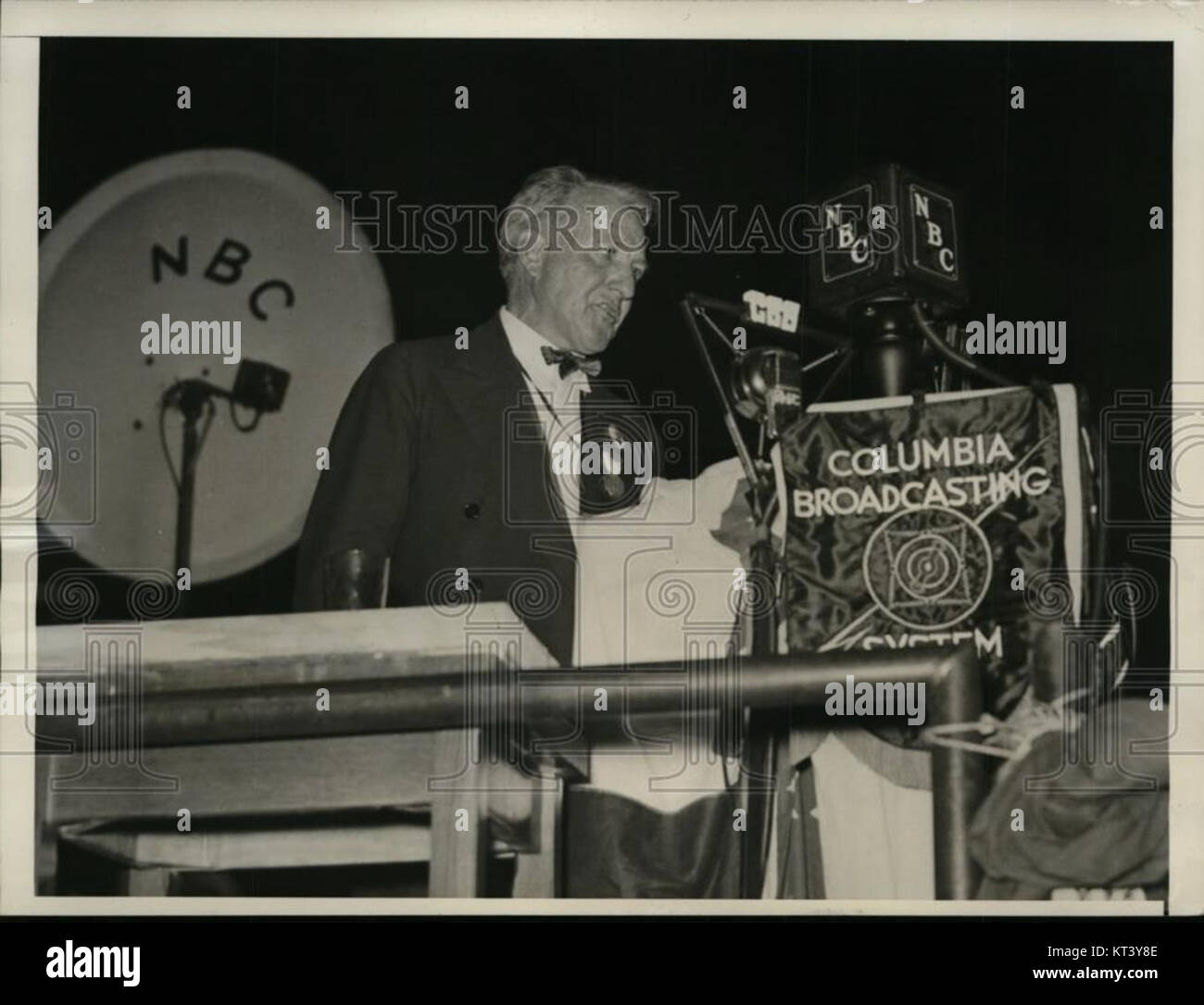 A photograph from the 1932 Democratic National Convention (DNC) showing ...