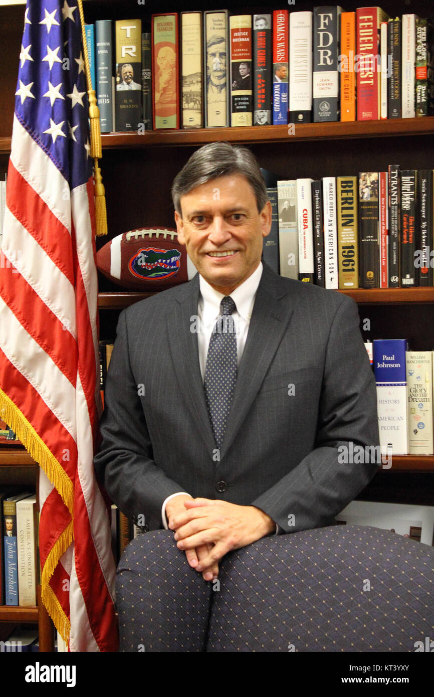 An official photograph of Jorge Labarga, a prominent figure in the ...