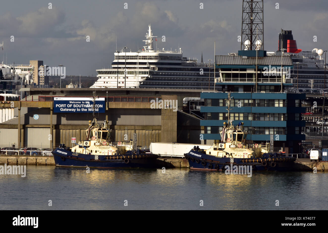 Shipping docks ocean liners southampton hi-res stock photography and ...