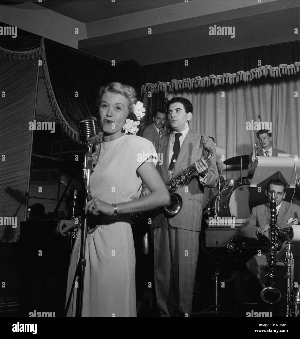 New york city jazz club 1940s Black and White Stock Photos & Images - Alamy