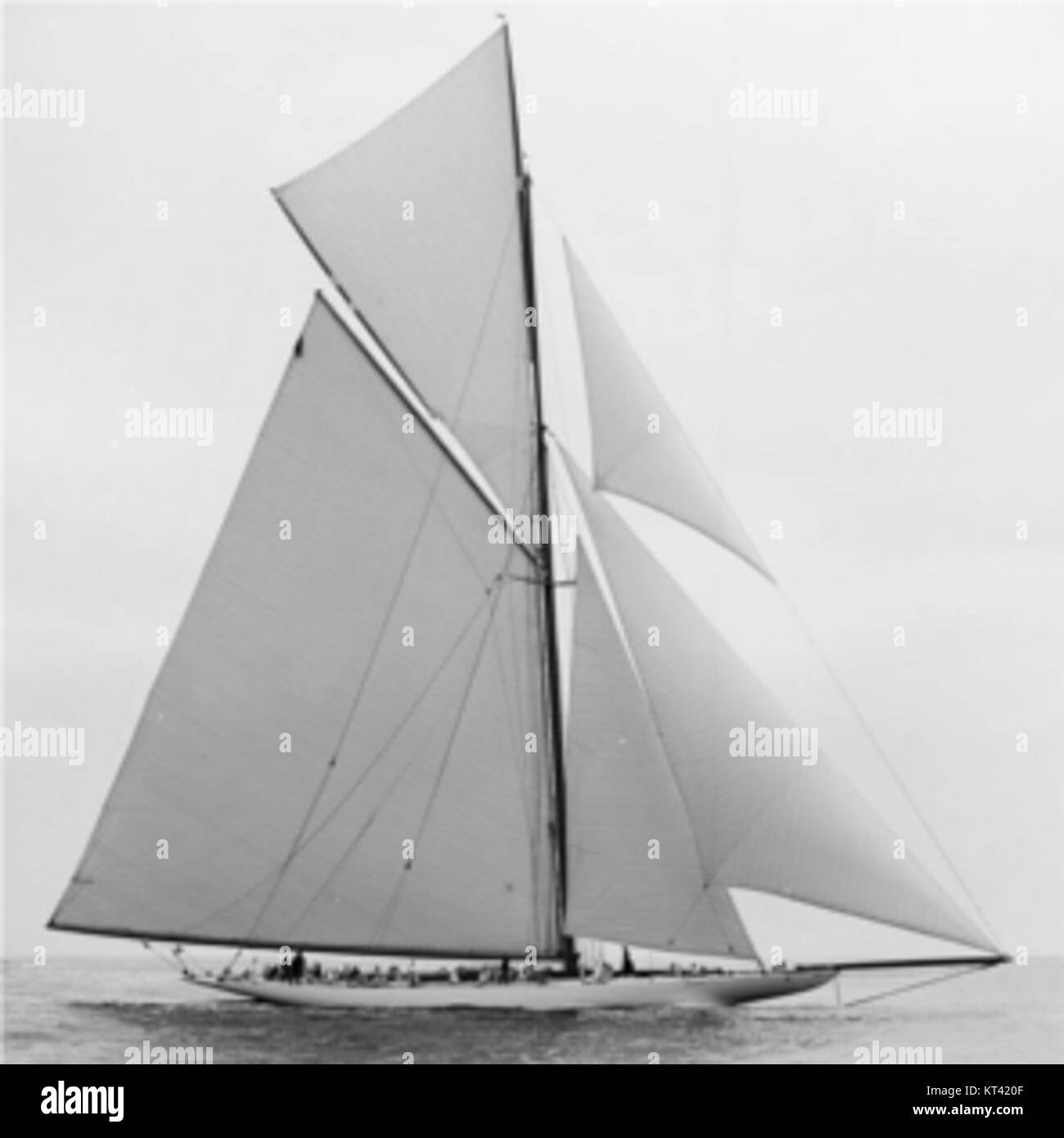 An image titled 'L-1903-Reliance-2' depicts the Reliance, a 1903 racing ...
