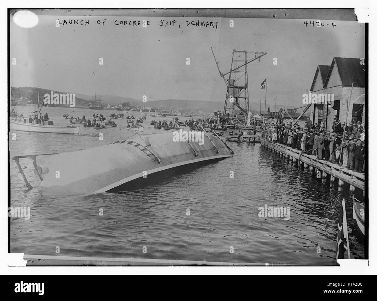 Concrete ship history hi-res stock photography and images - Alamy
