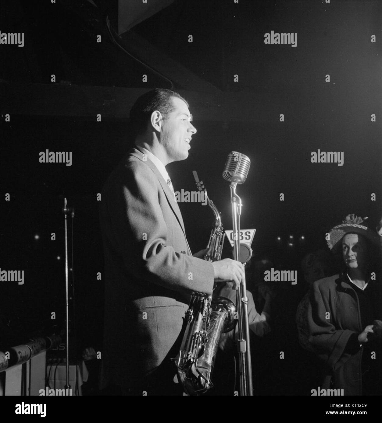 Laurindo Almeida (William P. Gottlieb 00061 Stock Photo - Alamy