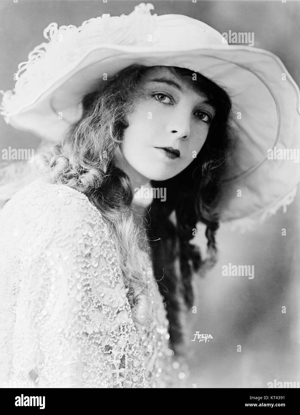 Lillian Gish was an iconic actress in early Hollywood. Known for her ...