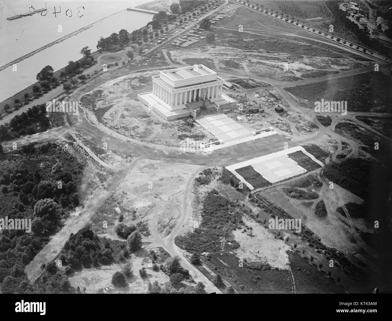 The Lincoln Memorial, located in Washington, D.C., is an iconic ...