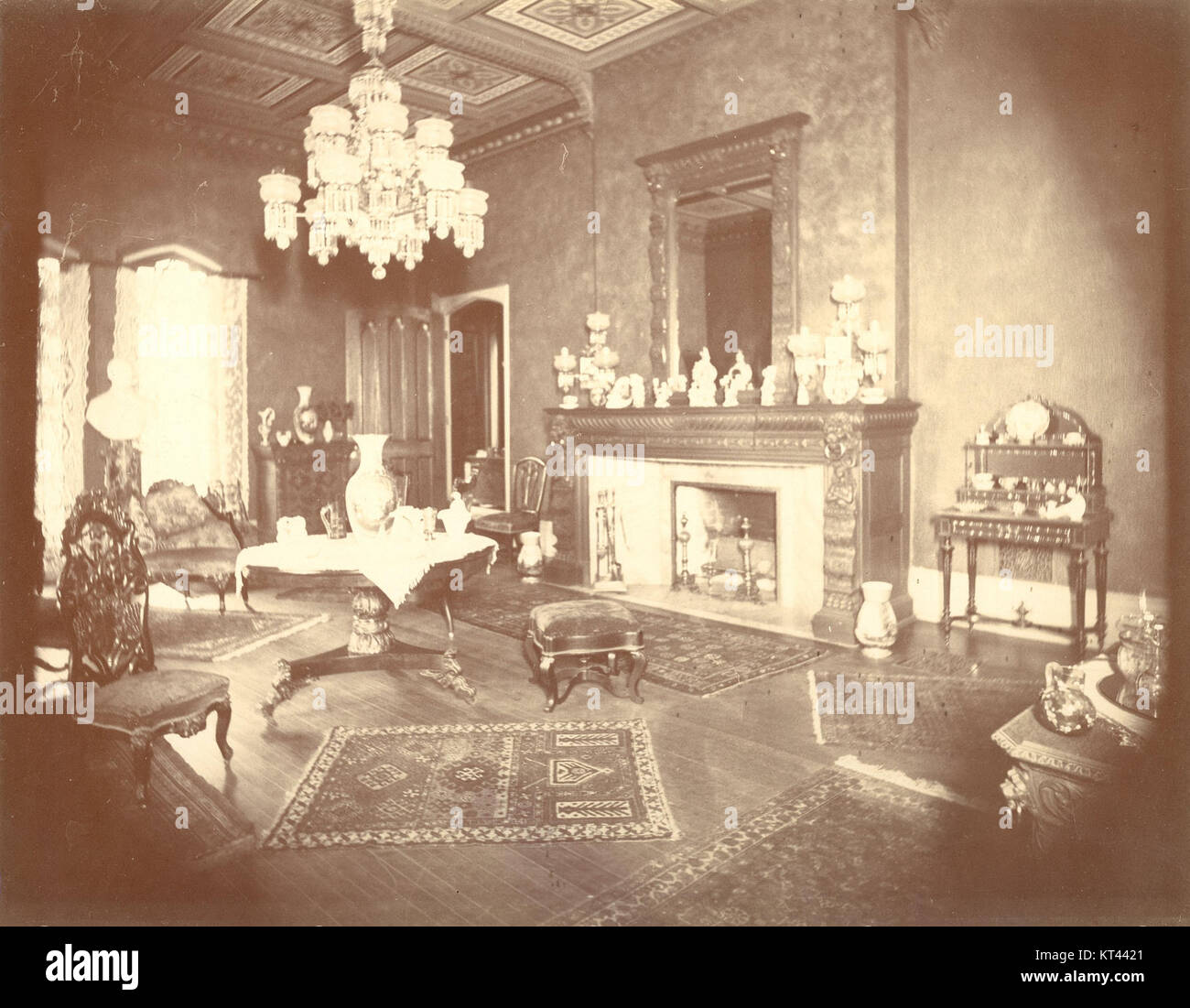 1900s house interior hi-res stock photography and images - Alamy