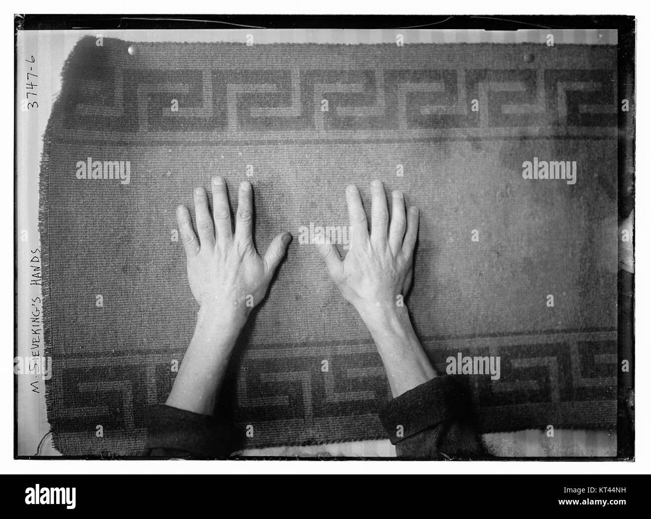 Gesture hand in form hi-res stock photography and images - Alamy