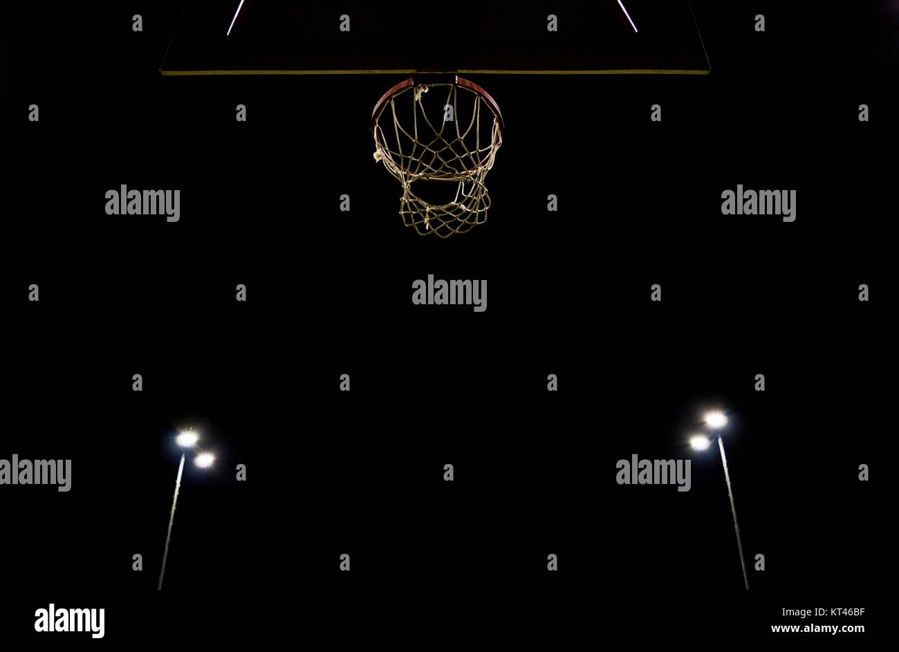 basketball court at night Stock Photo - Alamy