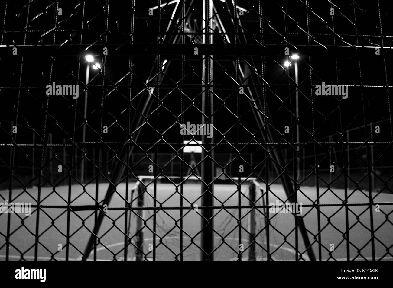 basketball court at night Stock Photo - Alamy