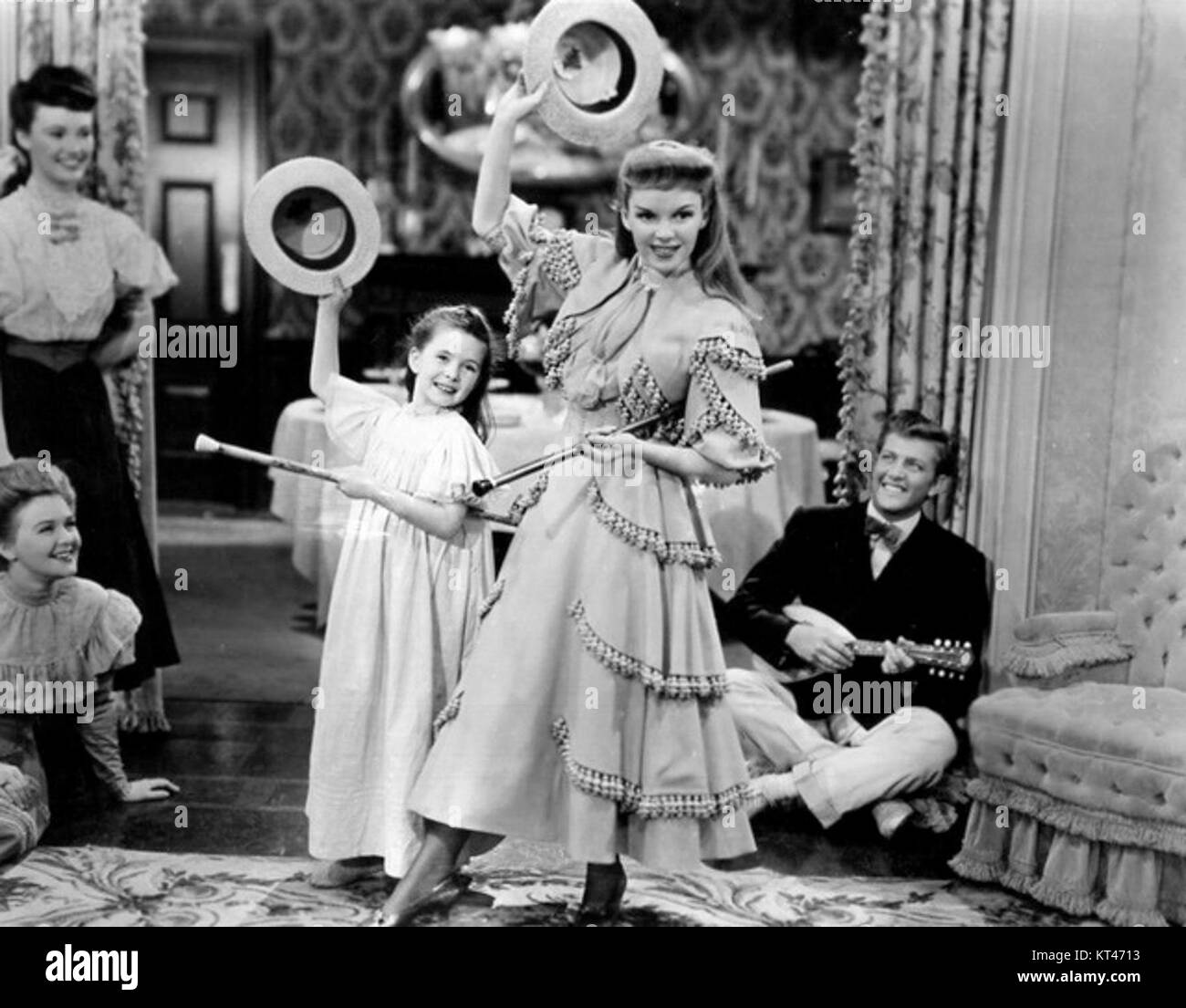 The 1944 LIFE magazine photo of the cast of 'Meet Me in St. Louis ...