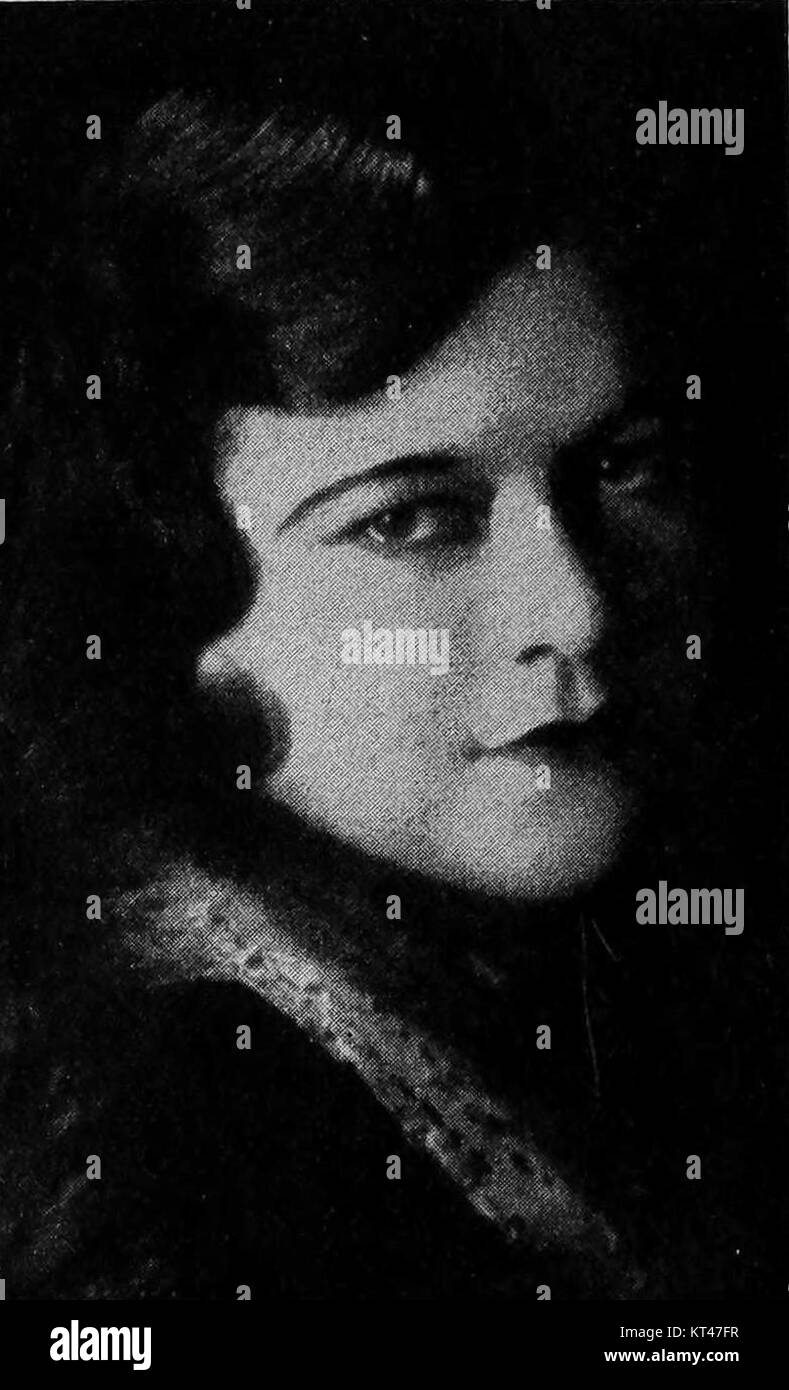Radio 1930s jazz singer hi-res stock photography and images - Alamy