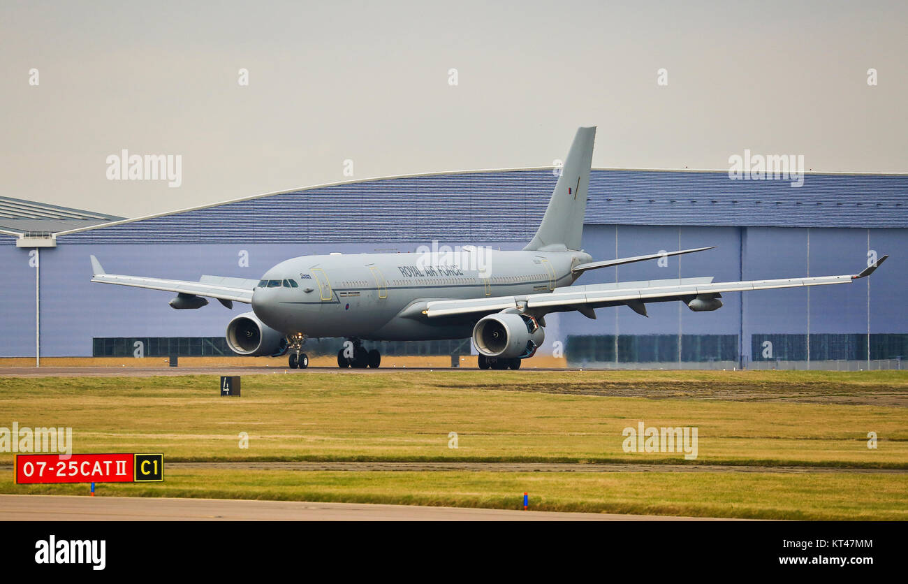 Raf voyager hi-res stock photography and images - Alamy