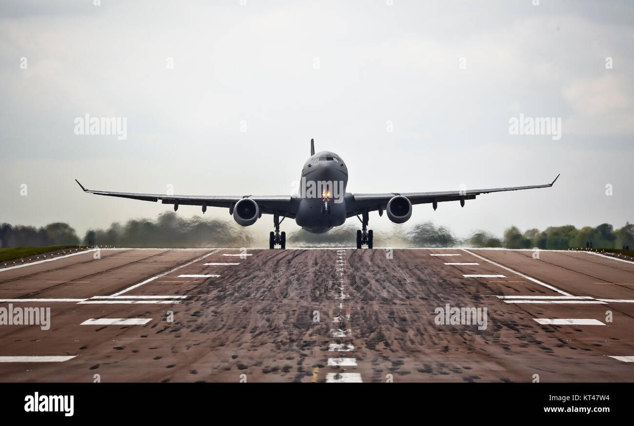 Raf voyager hi-res stock photography and images - Alamy