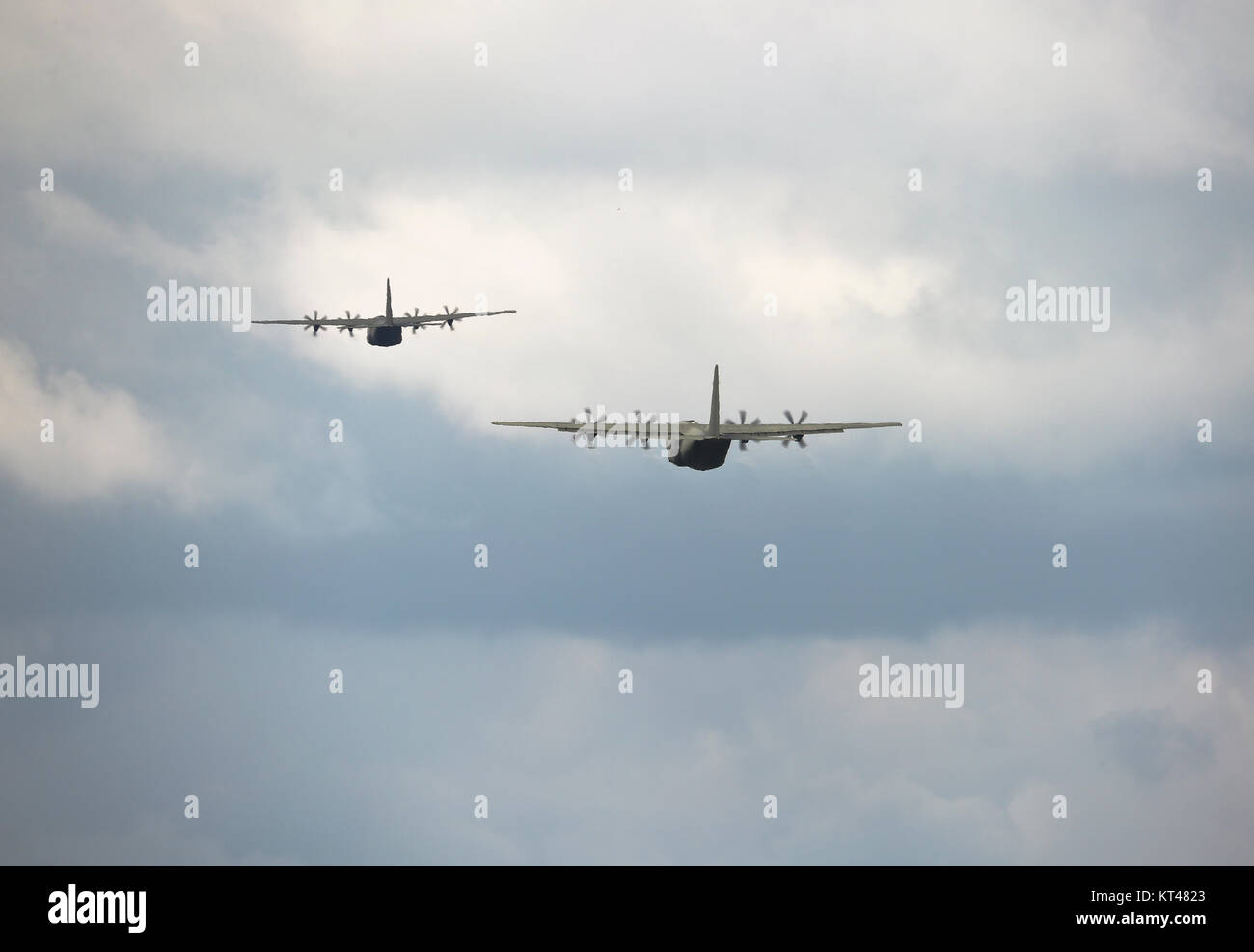 130 hercules air refuelling hi-res stock photography and images - Alamy