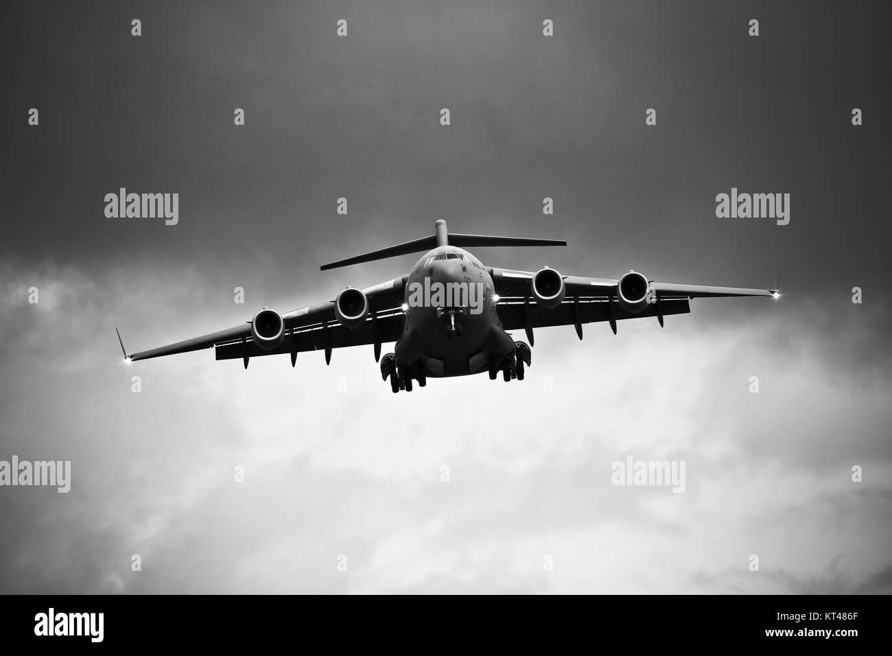 Boeing c17 globemaster Black and White Stock Photos & Images - Alamy